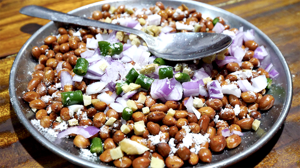 VIDEO: Famous Assamese Food at Roadside Dhaba - Duck & Pork Fry ...