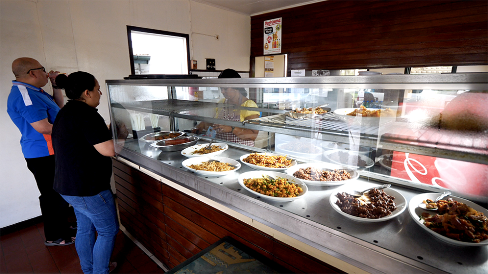 VIDEO: Authentic Surinamese Street Food Breakfast + Central Market Tour ...