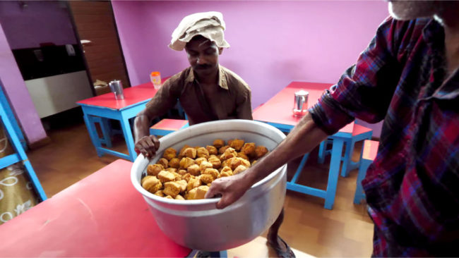 VIDEO: Kerala Breakfast Food Tour - Appam, Puttu, Spicy Egg Curry ...