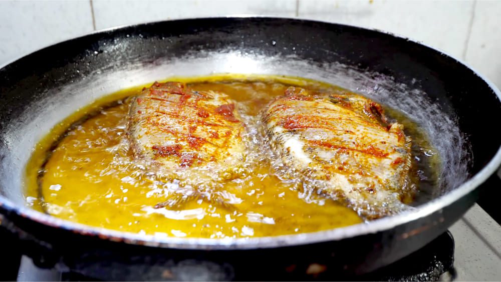 VIDEO: South Indian Seafood Feast in the Kerala Backwaters + Houseboat ...