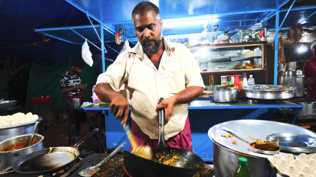 VIDEO: Indian Street Food in Kannur - Mussel Tapioca, Buffalo Chili ...
