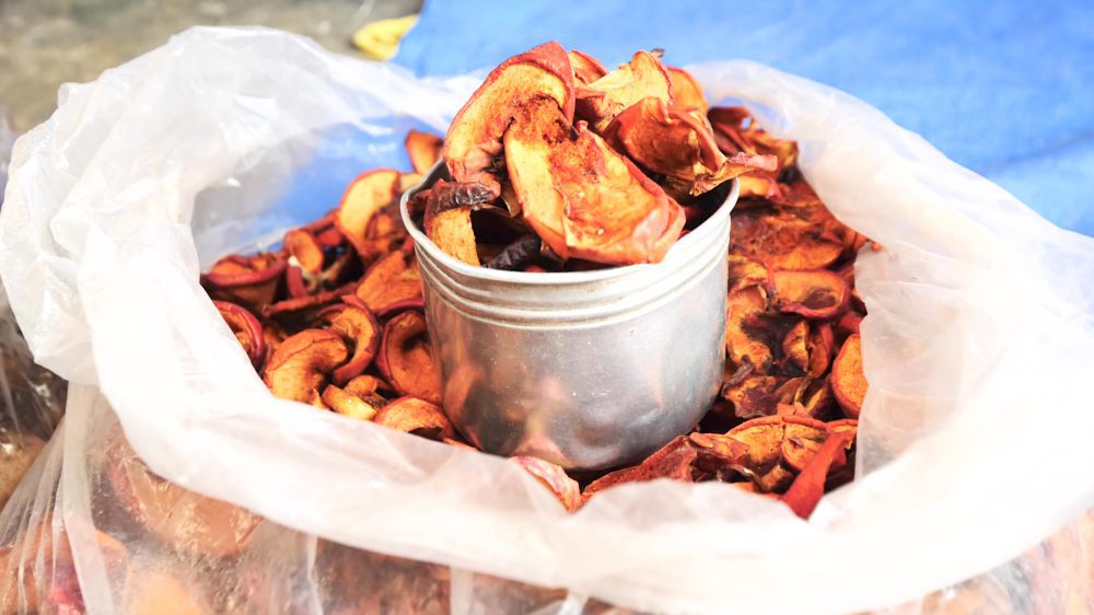 VIDEO: Bhutanese Street Food at Farmers Market - Chili Momos, Honey ...