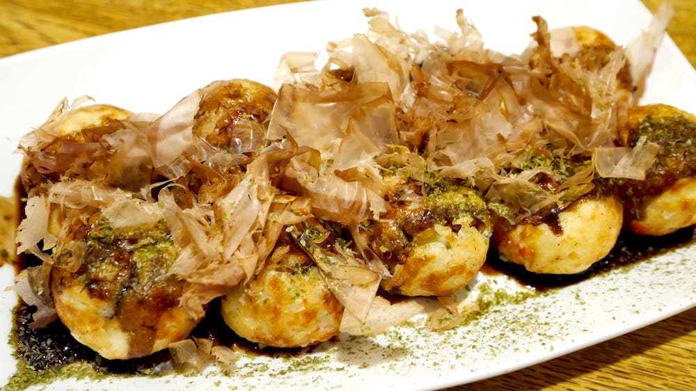 VIDEO: Brazilian Japanese Food Tour in Liberdade!! Takoyaki, Sake ...