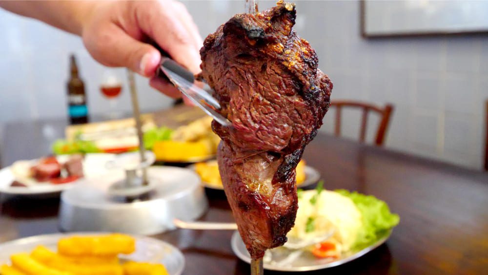 VIDEO: South Brazilian Steakhouse!! Entrecôte, Pork & Chicken | Porto ...
