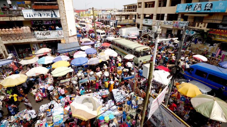 VIDEO: The Biggest Market in Accra!! Ghana Street Food + Makola Market ...