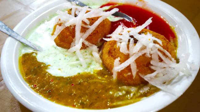 VIDEO: Lahore Street Food Masters!! Rooster Karahi, Laddu Peethi & Butt ...